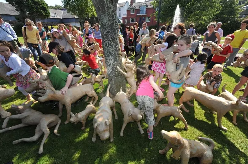 Hundeprosjektet: 120 lekne pappmâché-poser sluppet løs i County Cork 3278_13