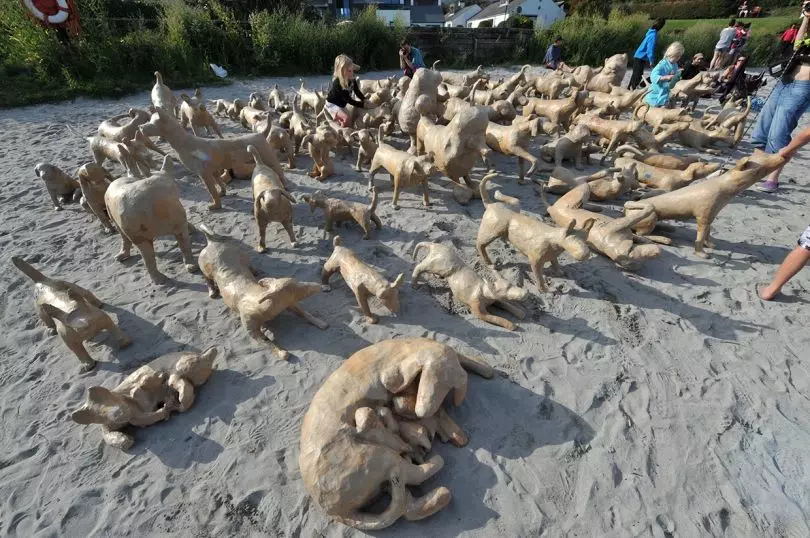 Projekti i Qenit: 120 qese lozonjare papier-maché të lëshuara në County Cork 3278_3