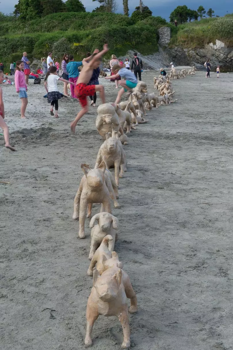 Le Poloketi Maile: 120 ta'aalo papier-mâché pooches na tatalaina i le Itumalo Cork 3278_4