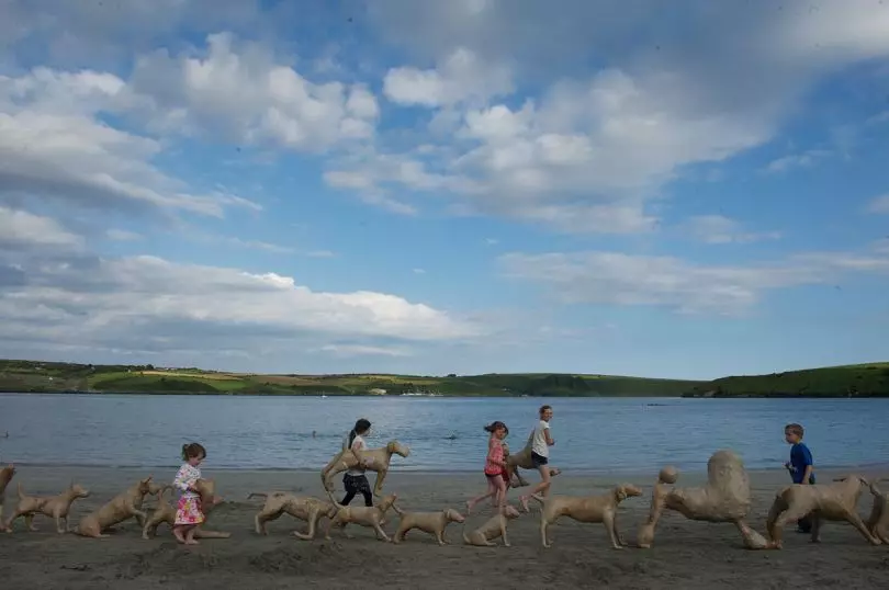 Ang Proyekto sa Iro: 120 ka madulaon nga papier-mâché pooch nga gibuhian sa County Cork 3278_5