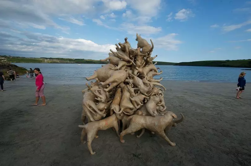 Le Poloketi Maile: 120 ta'aalo papier-mâché pooches na tatalaina i le Itumalo Cork 3278_6