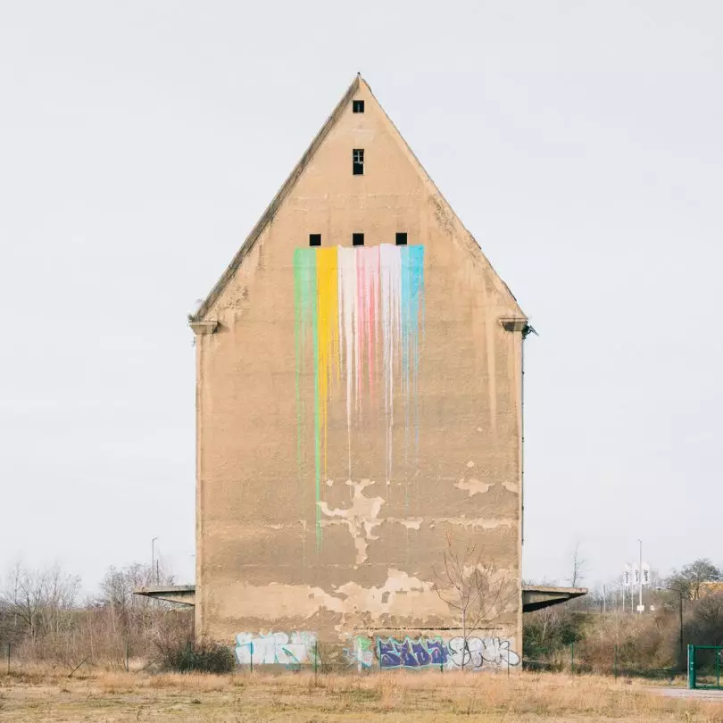 Minimalistiske fotografier som plukker ut fargen, symmetrien og mønstrene til byene 3300_20