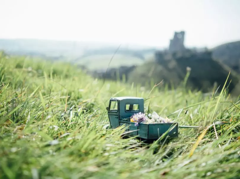 Патувачки автомобили: Фотографот оди на возбудливи мини авантури со мали играчки автомобили 3304_15