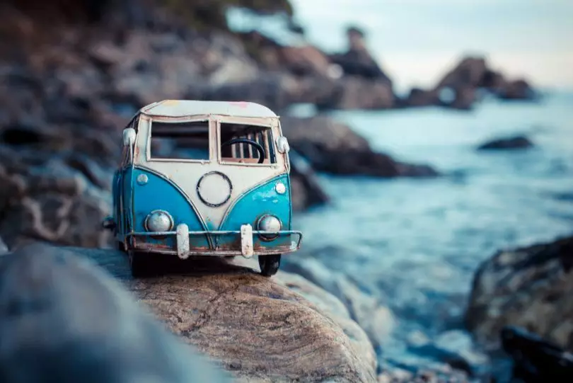 Travelling Cars: Photographer goes on exciting mini adventures with tiny toy cars 3304_9