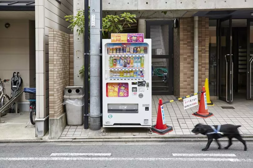 Jidouhanbaiki: Photo series that explores Japan's obsession with vending machines 3309_2