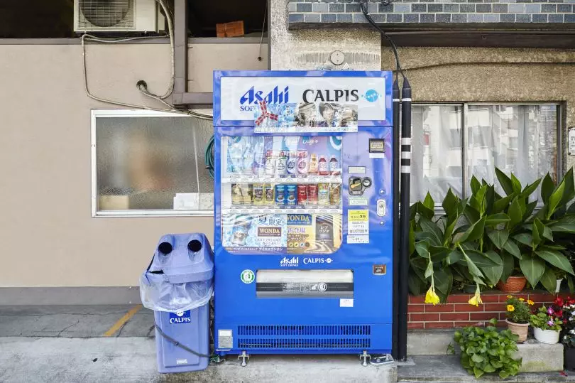 Jidouhanbaiki: Photo series that explores Japan's obsession with vending machines 3309_9