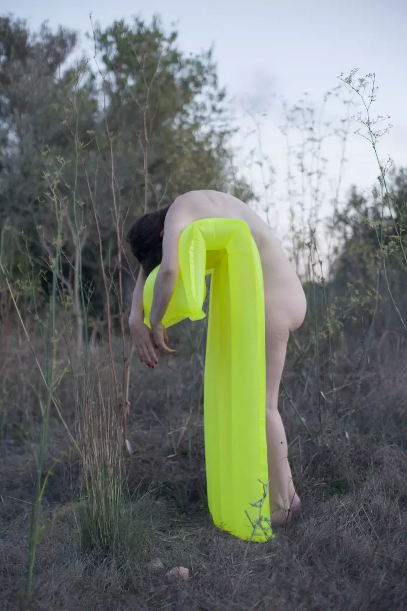 Hovuz partiyasi, Yellow Lilo, 2015 yil avgust, © Polly Penrose