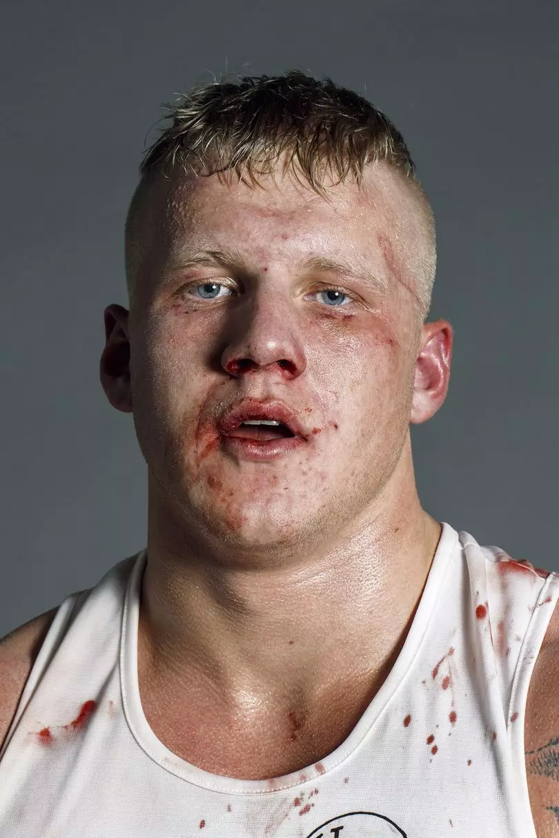 Otrais labākais - Nikolajs Linaress Larsens: Sudraba medaļu ieguvēju portreti tūlīt pēc zaudējuma finālā Zēlandes boksa čempionātā, kas martā notika Kopenhāgenā. (Profesionālais sports)