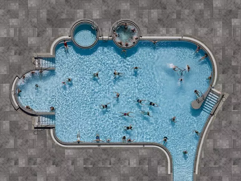 Bazény - Stephan Zirwes: Studium vody, jednoho z nejcennějších zdrojů pro život na naší planetě. (profesionální architektura)