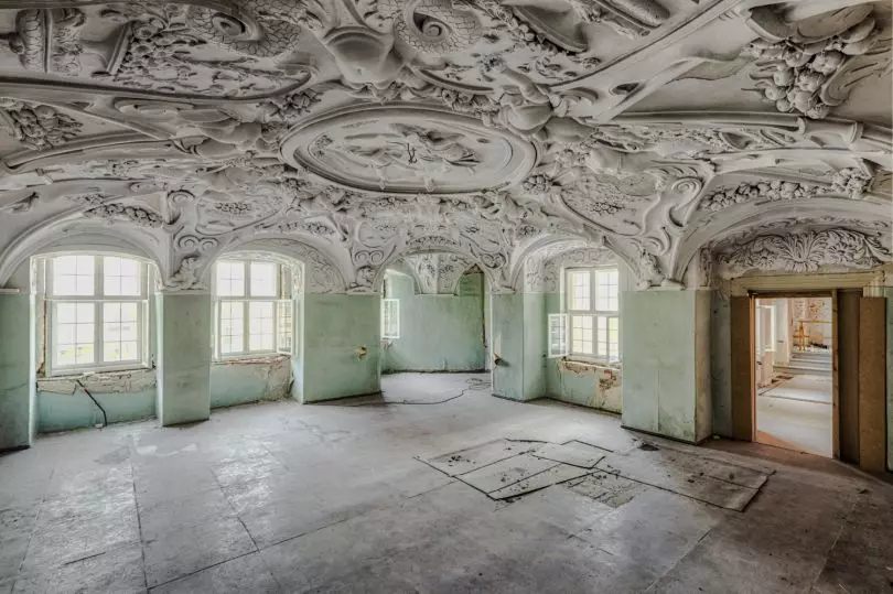 Edificios abandonados: el fotógrafo nos muestra un vistazo del fin del mundo 3384_17