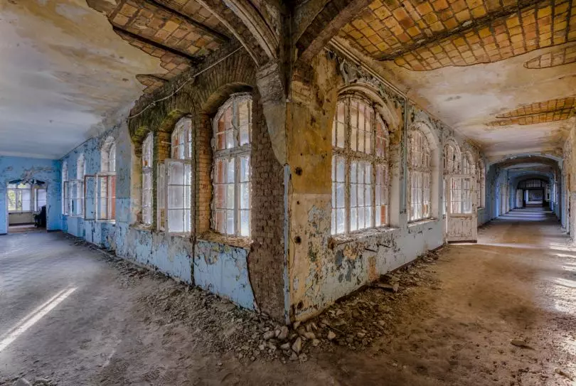 Edificios abandonados: el fotógrafo nos muestra un vistazo del fin del mundo 3384_8