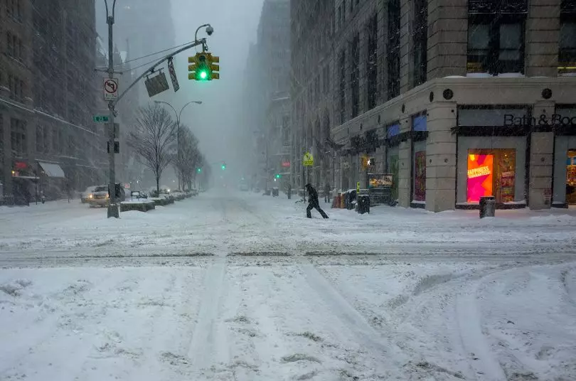 Snowmageddon: المصور يلتقط مدينة نيويورك بشكل جميل بعد تساقط الثلوج القياسي 3392_2