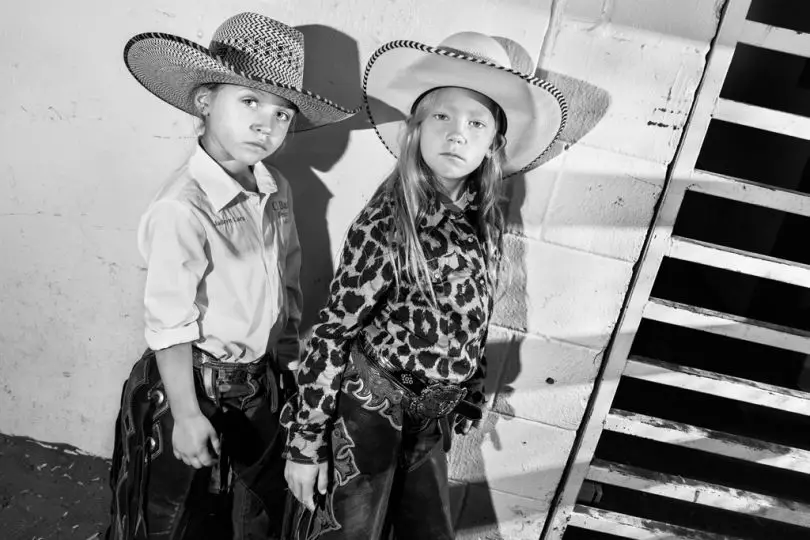 Udhëtimi i jetës së tyre: Fotografimi i kaubojve dhe vajzave të reja më të mira të Amerikës 3416_4