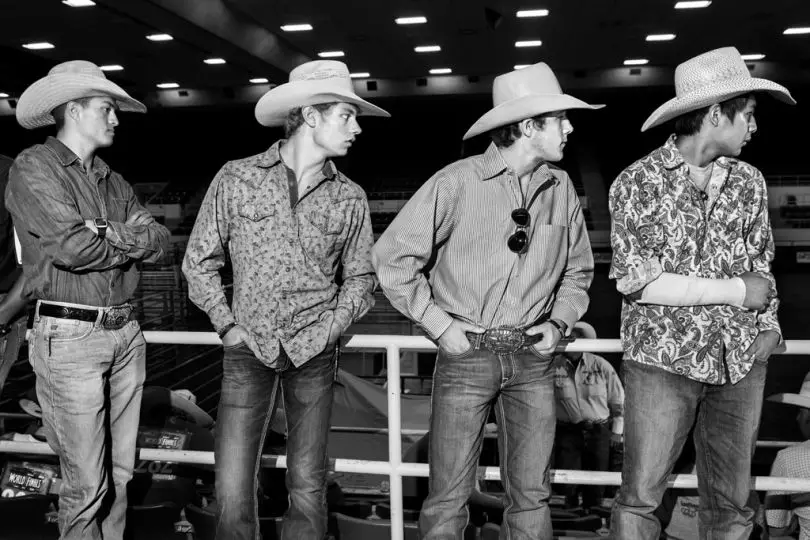 Călătoria vieților lor: fotografierea celor mai buni tineri cowboy și cowgirl din America 3416_6