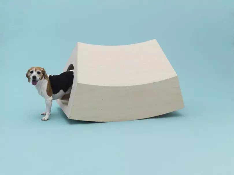 Gidan Beagle Interactive Dog House ta MVRDV don Beagle. Hoto: Hiroshi Yoda.
