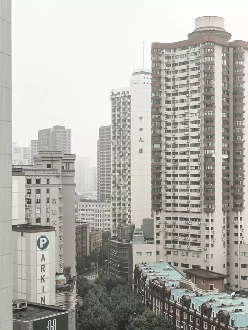 Dust Never Sleeps: фотограф досліджує міські пейзажі Шанхаю 3452_19
