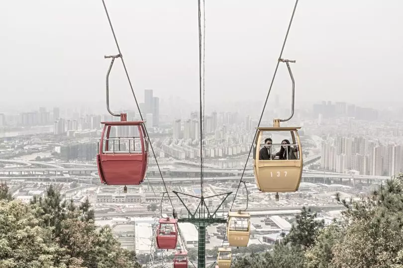 Dust Never Sleeps: Gisuhid sa photographer ang urban landscapes sa Shanghai 3452_2
