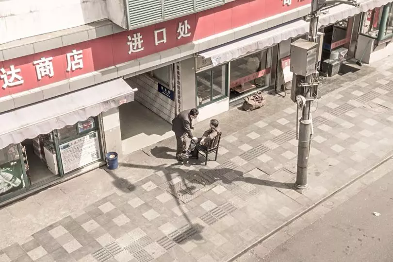 Шаң ешқашан ұйықтамайды: фотограф Шанхайдың қалалық пейзаждарын зерттейді 3452_3