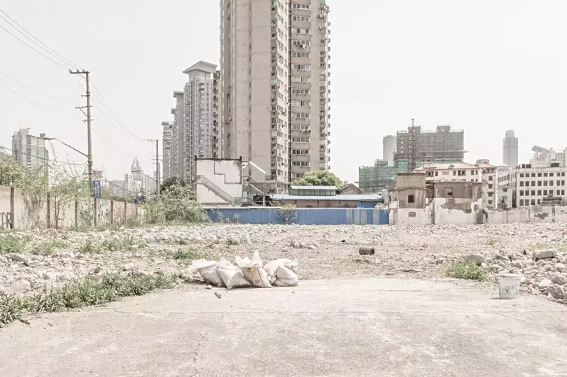 Hindi Natutulog ang Alikabok: Ginalugad ng photographer ang mga urban landscape ng Shanghai 3452_4