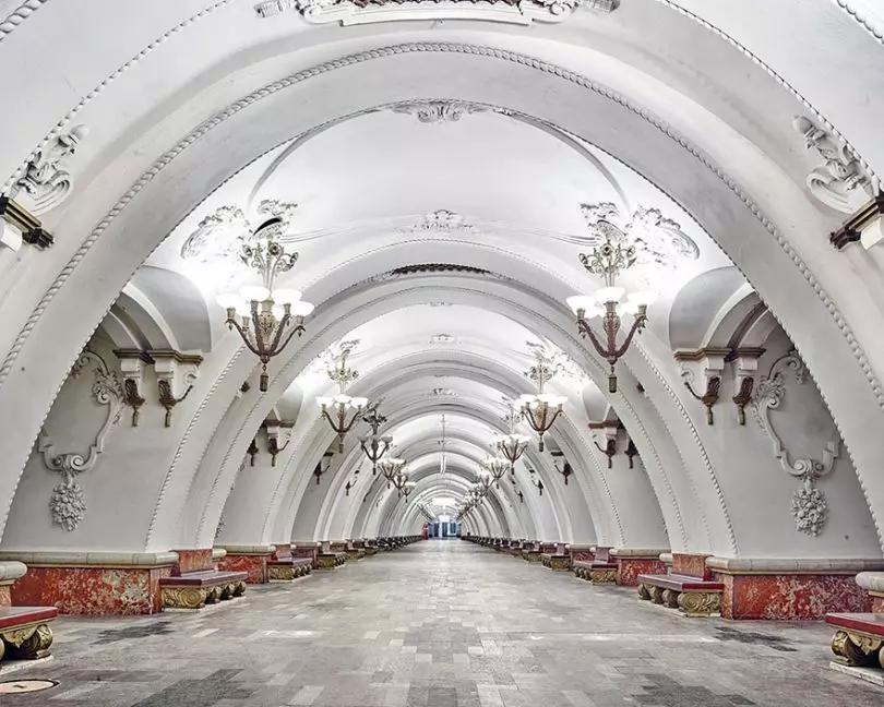 O fotógrafo captura a beleza das opulentas estacións de metro de Moscova 3469_2