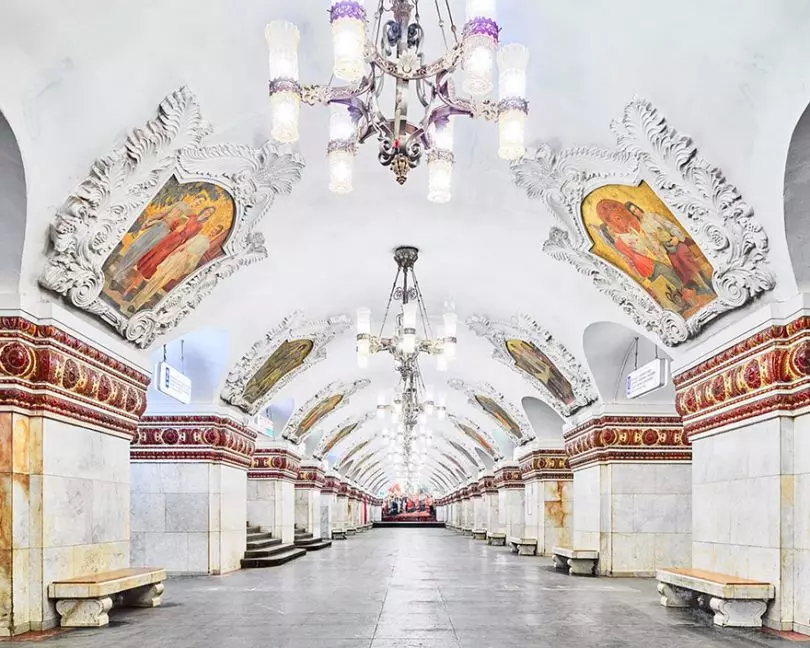 Fotógrafo captura la belleza de las opulentas estaciones de metro de Moscú 3469_5