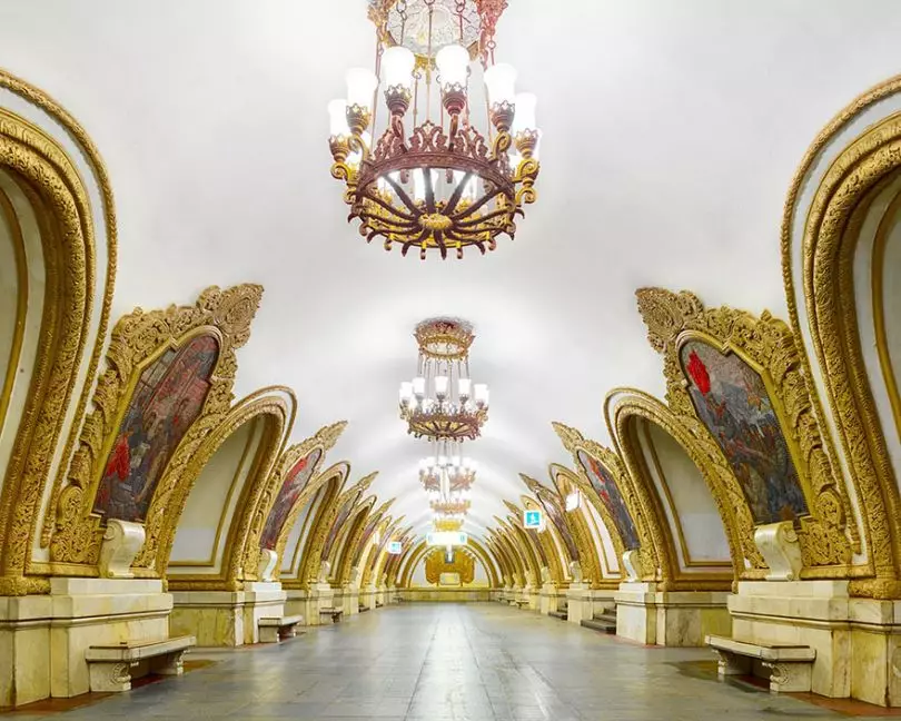 O fotógrafo captura a beleza das opulentas estacións de metro de Moscova 3469_6