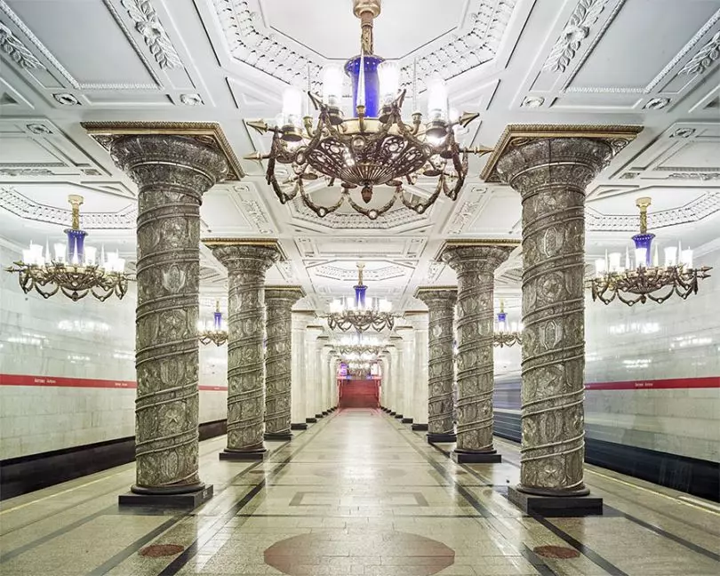 Il-fotografu jaqbad is-sbuħija tal-istazzjonijiet opulenti tal-Metro ta' Moska 3469_7