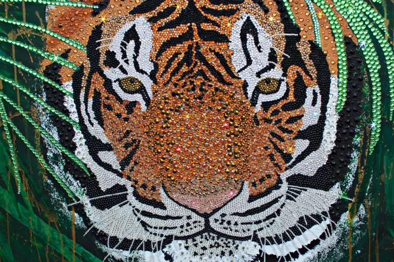 Glittering crystal mosaic oil paintings of the world's most vulnerable animals 3473_1