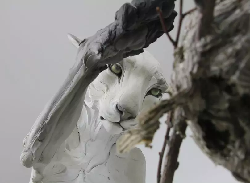 Smukke vilde dyreskulpturer, der udforsker ekstremerne af menneskelige følelser 3497_2