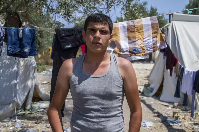 哈桑 - 25 岁，来自叙利亚。他什么都没有。
