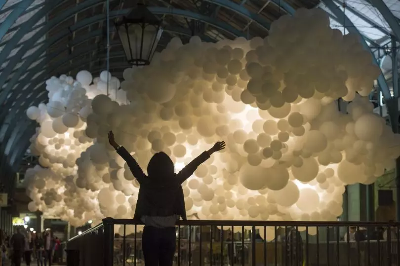 100 000 gigantiske hvite ballonger fyller Covent Gardens markedsbygning fra 1800-tallet 3514_14