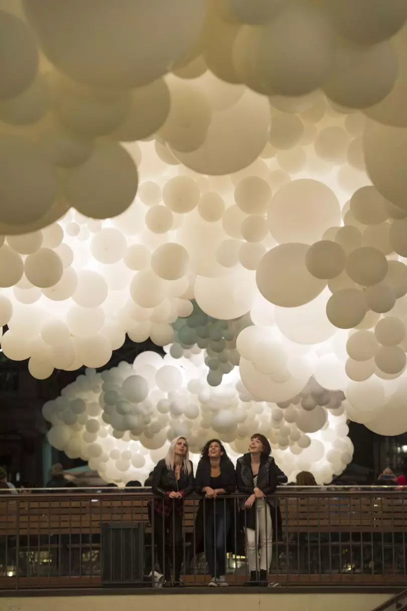 100.000 gigantyske wite ballonnen folje Covent Garden's 19e-ieuske Market Building 3514_5