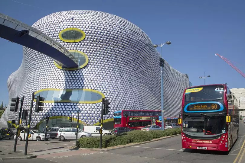 Straßenansicht des Kaufhauses Selfridges in der Park Street - Teil des Einkaufszentrums Bullring. Bild lizenziert über Adobe Stock / von Jackie Davies