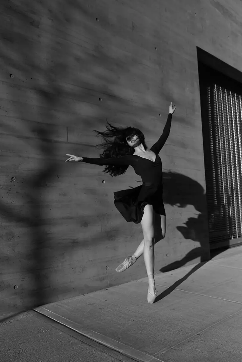 Street Stage: Black and white photographs of dancers all around New York City 3520_3