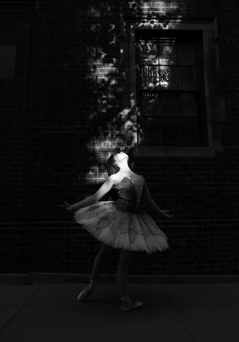 Street Stage: Black and white photographs of dancers all around New York City 3520_4