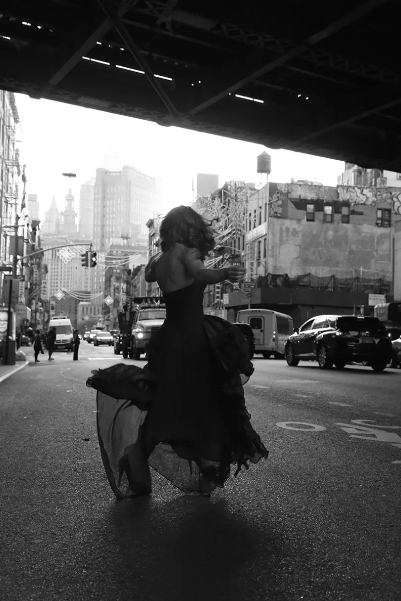 Street Stage: Black and white photographs of dancers all around New York City 3520_6