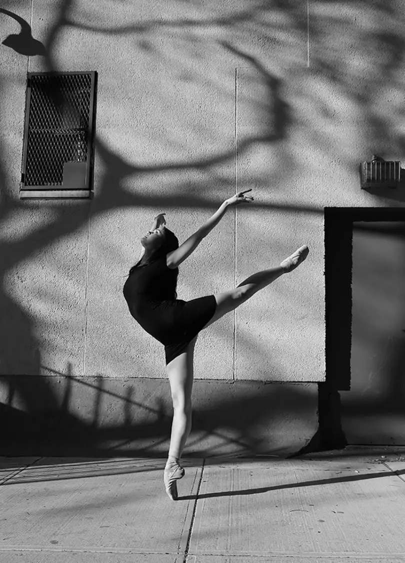 Street Stage: Black and white photographs of dancers all around New York City 3520_7