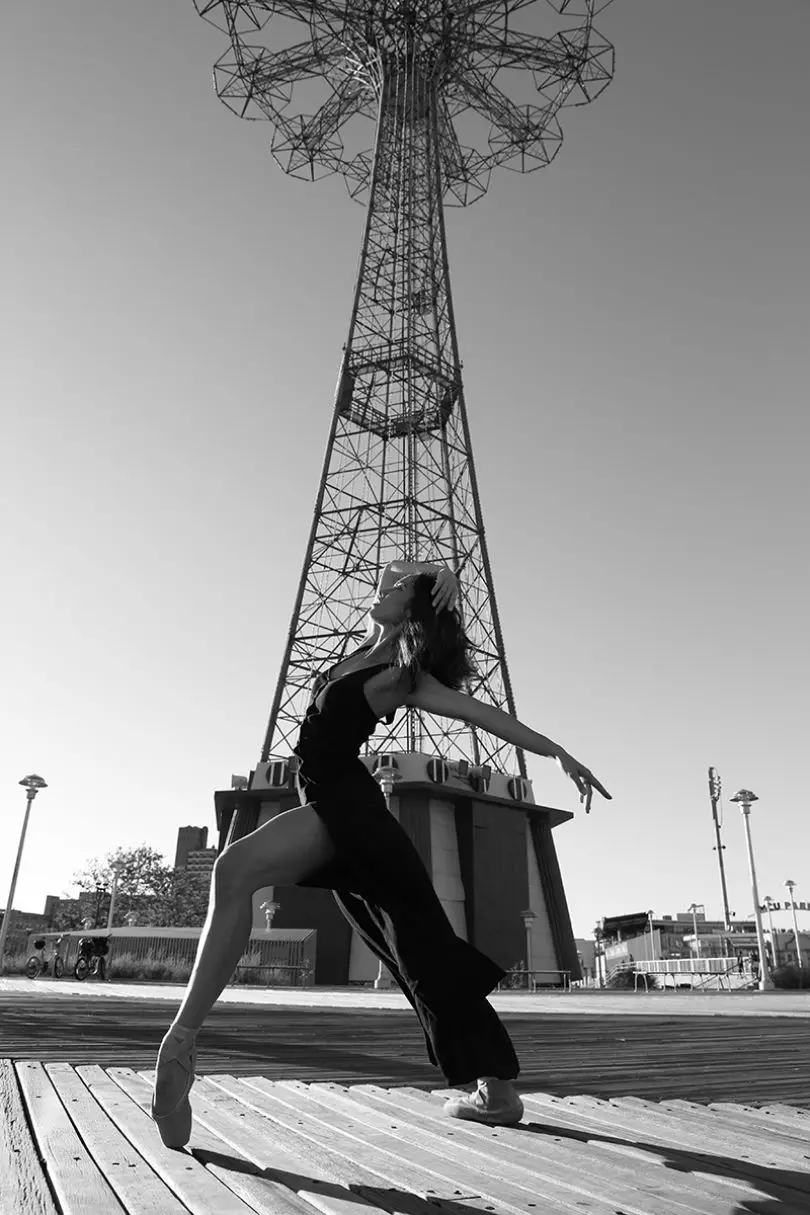 Street Stage: Black and white photographs of dancers all around New York City 3520_9