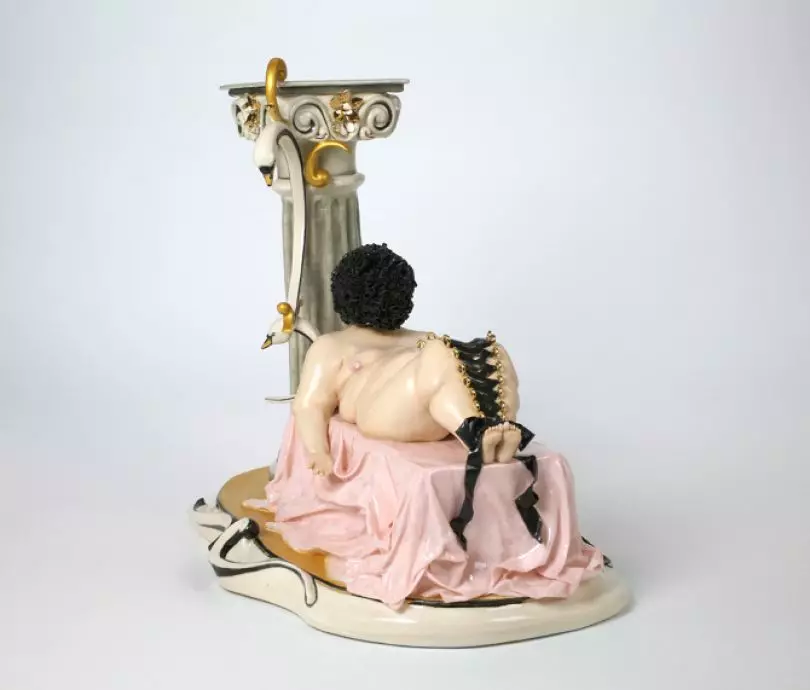 פסלי קרמיקה יוצאי דופן שמתארים פנטזיות נשיות אידיאליות 3545_5