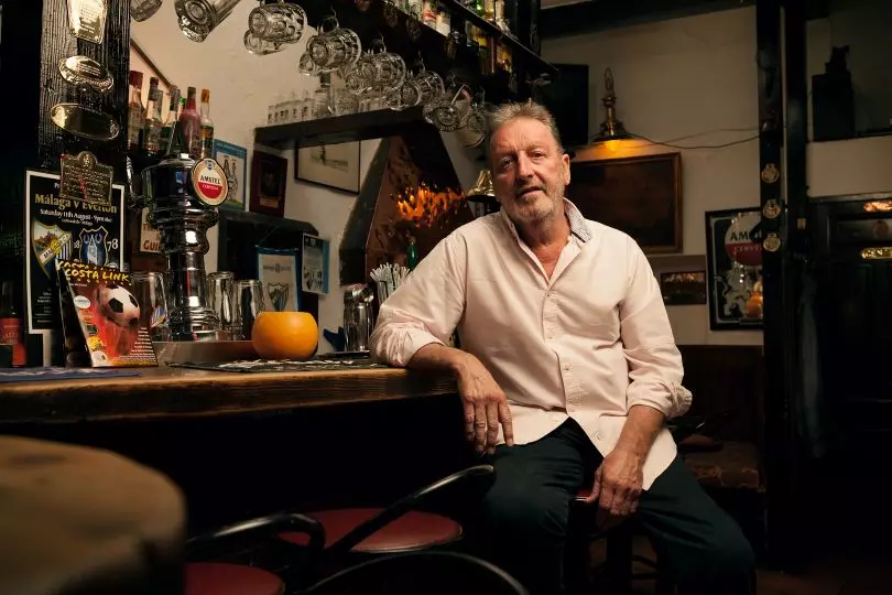 Ken is eigenaar van een pub in Britse stijl genaamd The Old Tavern in Marbella. Hij is een fervent voetbalfan en runt de International Supporters Club van Malaga FC vanuit zijn bar.
