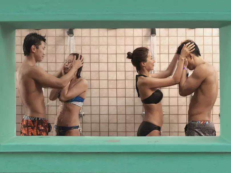 Couples in Shower by Julia Fullerton-Batten，英國，入圍名單，生活方式，專業比賽，2015 年索尼世界攝影獎