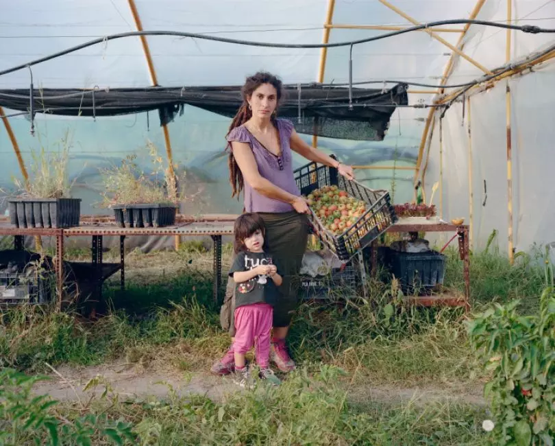 Country Fictions: Fotografie di Juan Aballe di persone che lasciano la città per la vita rurale 3724_10