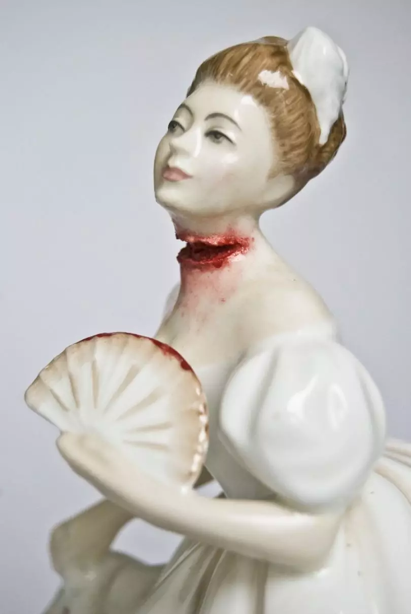 Jessica Harrison's macabre ceramics yerekana uruhande rubi kubipupe bya farufe 3734_7