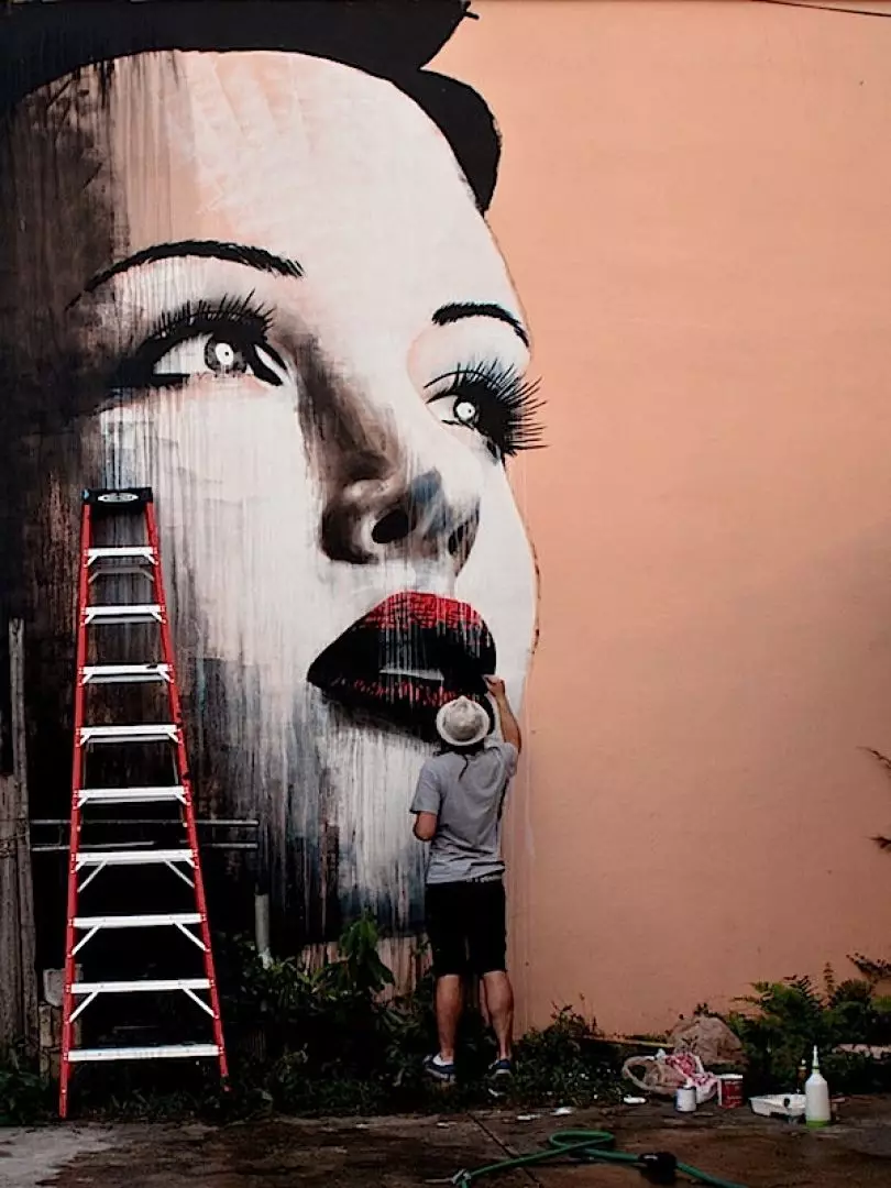 Փողոցային նկարիչ Ռոնը և նրա գլամուր կանայք 3756_10