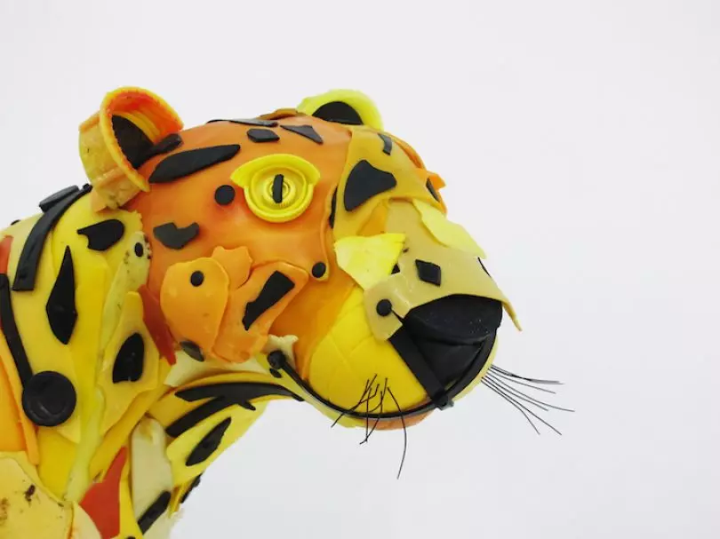 Artist Gilles Cenazandotti turns plastic trash washed ashore into animal sculptures 3769_6