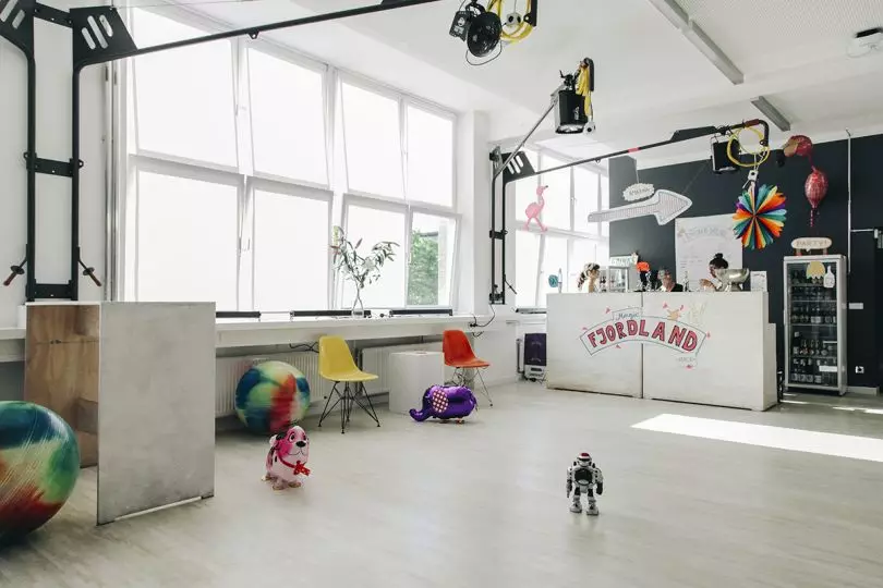 Fjord's Berlin studio is in hackbere romte dy't de takomst fan kantoarûntwerp iepenbieret 4103_6