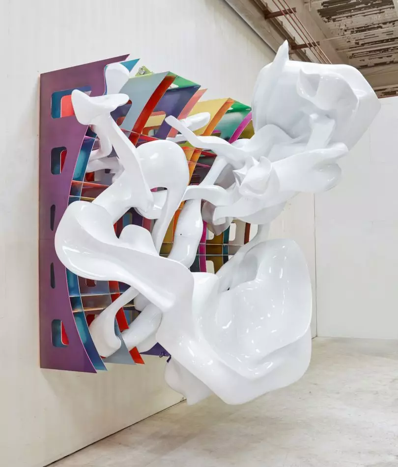 Frank Stella, Atalanta සහ Hippomenes, 2017, පින්තාරු කරන ලද ලෝහ, Pu-foam, Fibreglass, 351 x 409 x 237 සෙ.මී. පින්තුර ණය: කලා කෘති © ෆ්‍රෑන්ක් ස්ටෙලා (පිටුව 18)