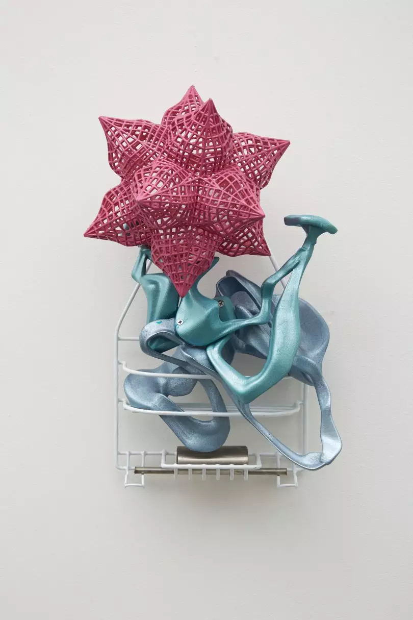 Frank Stella, Urukurikirane rwa Scarlatti K: Puffed Net Star (Umwotsi 1), 2014, yashushanyije RPT nicyuma, 53 x 31 x 28 cm. Inguzanyo y'amashusho: ibihangano © Frank Stella (urupapuro 95)