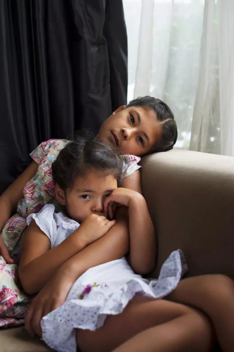 Hermanas: el vínculo inquebrantable de las hermanas fotografiado bellamente en una serie de retratos íntimos 4246_7