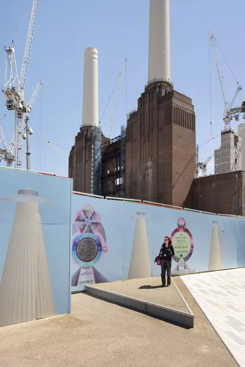 Suzanne Treisteri hiiglaslik seinamaaling Battersea elektrijaamas kunstiöö tähistamiseks 4288_1
